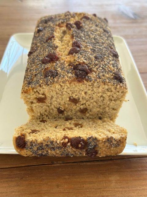 Cake aux raisins secs, sans sucre, sans gras, hyper moelleux - Rachel ...